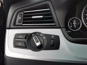 Melns BMW 520 2011 Kuldīga, ar dzinēja tilpumu 2.00 L un nobraukumu 271 tūkst. km par 10400 €, foto 17 vietnē AUTOMOTO.COM.LV