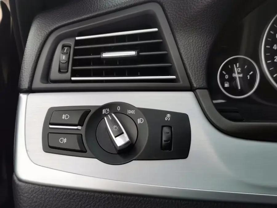 Melns BMW 520 2011 Kuldīga, ar dzinēja tilpumu 2.00 L un nobraukumu 271 tūkst. km par 10400 €, foto 17 vietnē AUTOMOTO.COM.LV