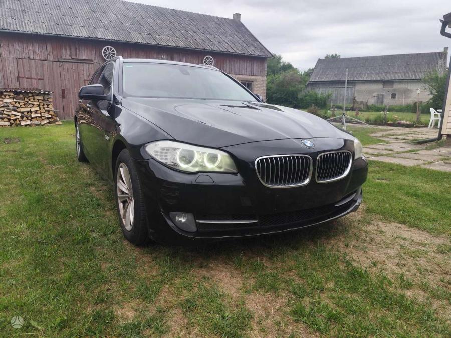 Black BMW 520 2011 in Silute, with an engine capacity of 2.00 L and mileage of 419 thousand km for 3500 €, photo 1 on AUTOMOTO.COM.LV