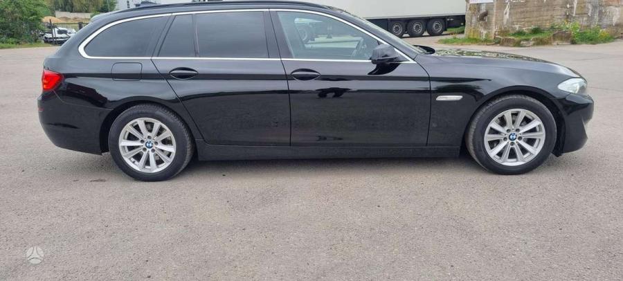 Black BMW 520 2011 in Siauliai, with an engine capacity of 2.00 L and mileage of 295 thousand km for 5999 €, photo 3 on AUTOMOTO.COM.LV