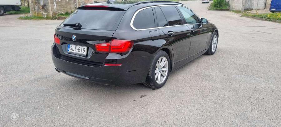 Black BMW 520 2011 in Siauliai, with an engine capacity of 2.00 L and mileage of 295 thousand km for 5999 €, photo 4 on AUTOMOTO.COM.LV