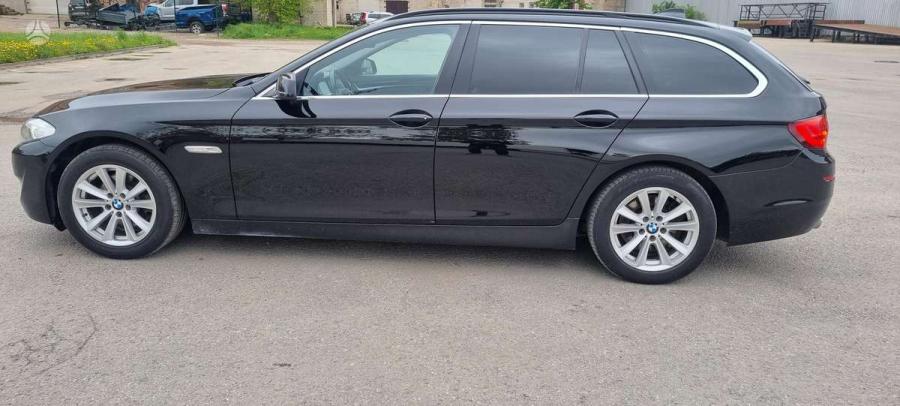 Black BMW 520 2011 in Siauliai, with an engine capacity of 2.00 L and mileage of 295 thousand km for 5999 €, photo 7 on AUTOMOTO.COM.LV