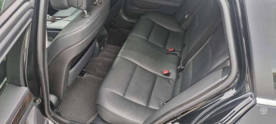 Black BMW 520 2011 in Siauliai, with an engine capacity of 2.00 L and mileage of 295 thousand km for 5999 €, photo 10 on AUTOMOTO.COM.LV