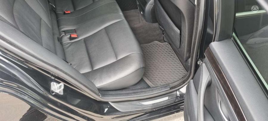 Black BMW 520 2011 in Siauliai, with an engine capacity of 2.00 L and mileage of 295 thousand km for 5999 €, photo 11 on AUTOMOTO.COM.LV
