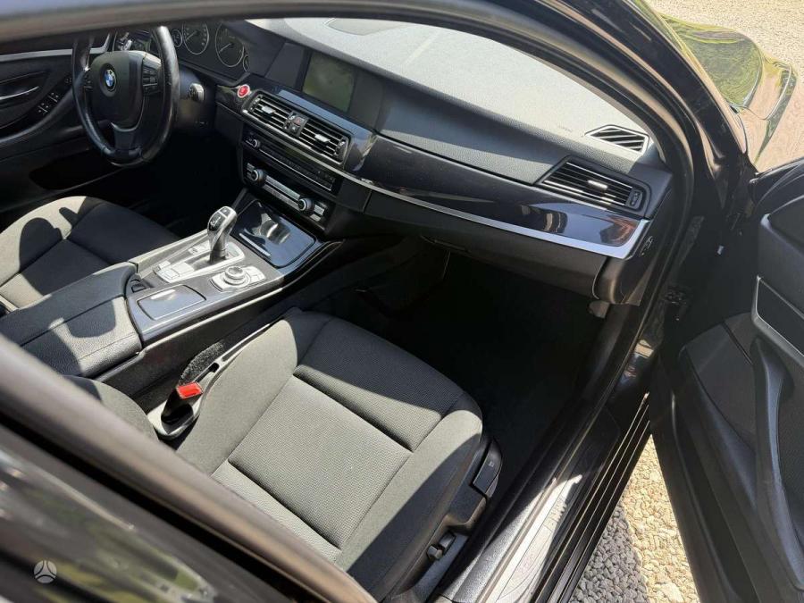 Melns BMW 520 2011 Radviliškis, ar dzinēja tilpumu 2.00 L un nobraukumu 300 tūkst. km par 4299 €, foto 4 vietnē AUTOMOTO.COM.LV