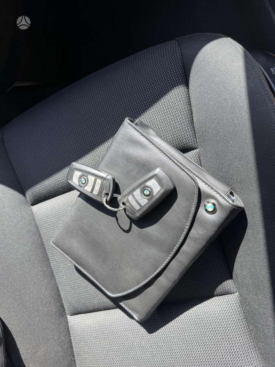 Melns BMW 520 2011 Radviliškis, ar dzinēja tilpumu 2.00 L un nobraukumu 300 tūkst. km par 4299 €, foto 8 vietnē AUTOMOTO.COM.LV