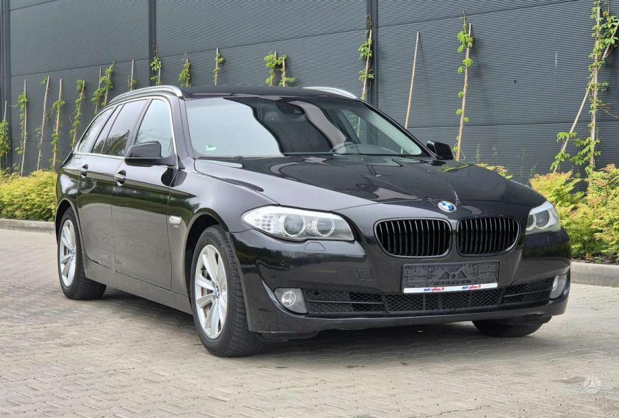 Black BMW 520 2011 in Vilnius, with an engine capacity of 2.00 L and mileage of 266 thousand km for 7999 €, photo 4 on AUTOMOTO.COM.LV