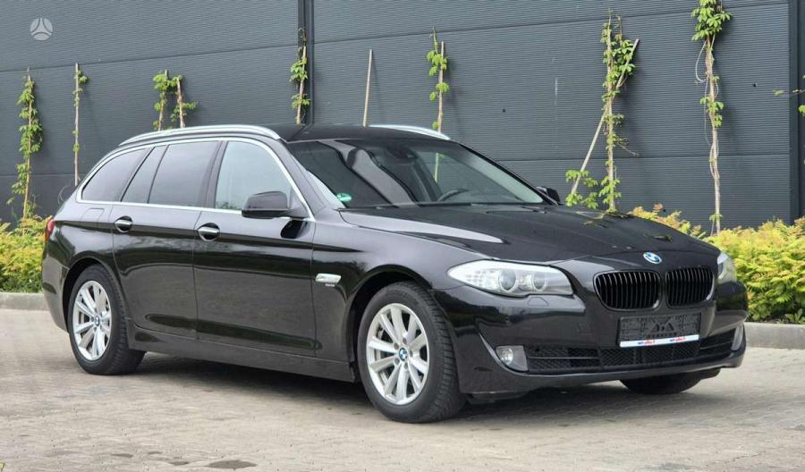 Black BMW 520 2011 in Vilnius, with an engine capacity of 2.00 L and mileage of 266 thousand km for 7999 €, photo 5 on AUTOMOTO.COM.LV
