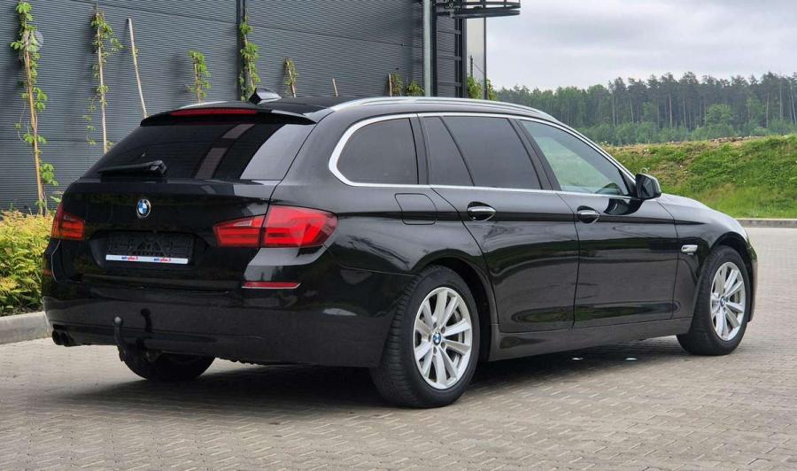 Black BMW 520 2011 in Vilnius, with an engine capacity of 2.00 L and mileage of 266 thousand km for 7999 €, photo 6 on AUTOMOTO.COM.LV