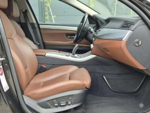 Black BMW 520 2011 in Vilnius, with an engine capacity of 2.00 L and mileage of 266 thousand km for 7999 €, photo 12 on AUTOMOTO.COM.LV
