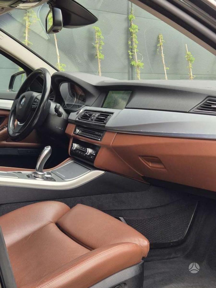 Black BMW 520 2011 in Vilnius, with an engine capacity of 2.00 L and mileage of 266 thousand km for 7999 €, photo 13 on AUTOMOTO.COM.LV