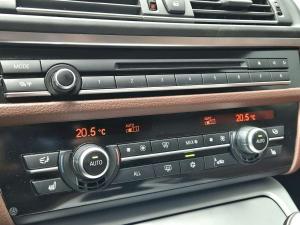 Black BMW 520 2011 in Vilnius, with an engine capacity of 2.00 L and mileage of 266 thousand km for 7999 €, photo 15 on AUTOMOTO.COM.LV