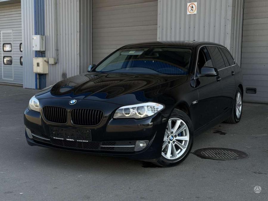 Melns BMW 520 2011 Kretinga, ar dzinēja tilpumu 2.00 L un nobraukumu 352 tūkst. km par 7999 €, foto 1 vietnē AUTOMOTO.COM.LV