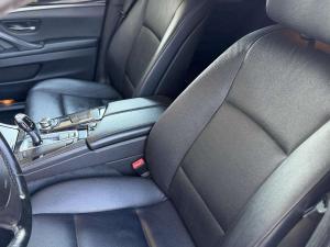 Melns BMW 520 2011 Kretinga, ar dzinēja tilpumu 2.00 L un nobraukumu 352 tūkst. km par 7999 €, foto 14 vietnē AUTOMOTO.COM.LV