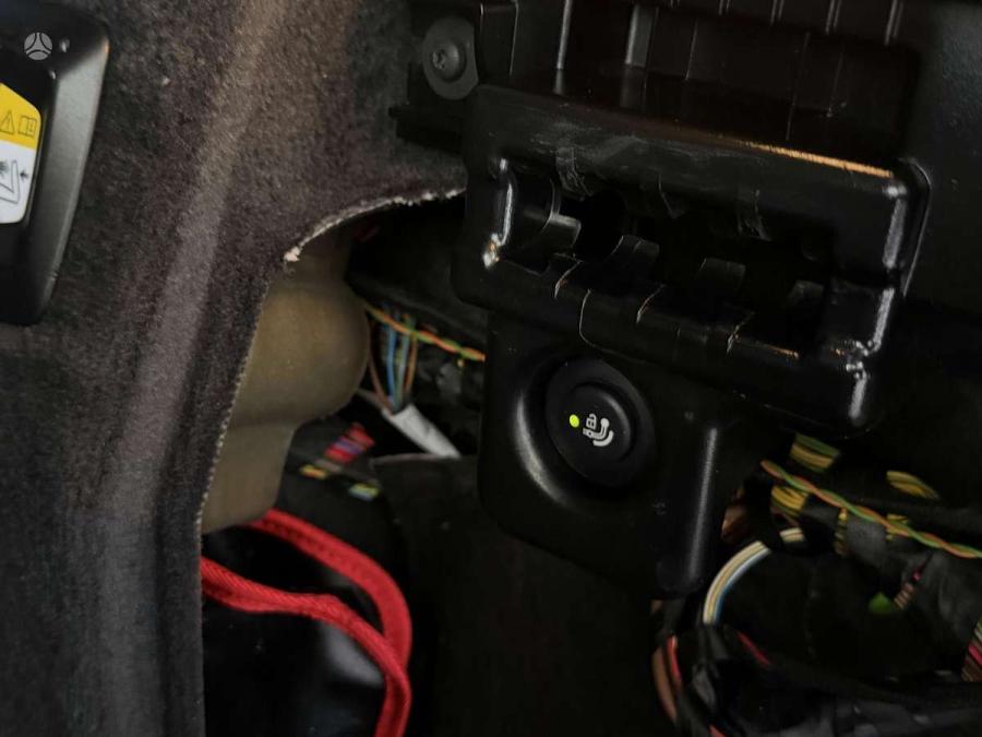 Melns BMW 520 2011 Kretinga, ar dzinēja tilpumu 2.00 L un nobraukumu 352 tūkst. km par 7999 €, foto 23 vietnē AUTOMOTO.COM.LV
