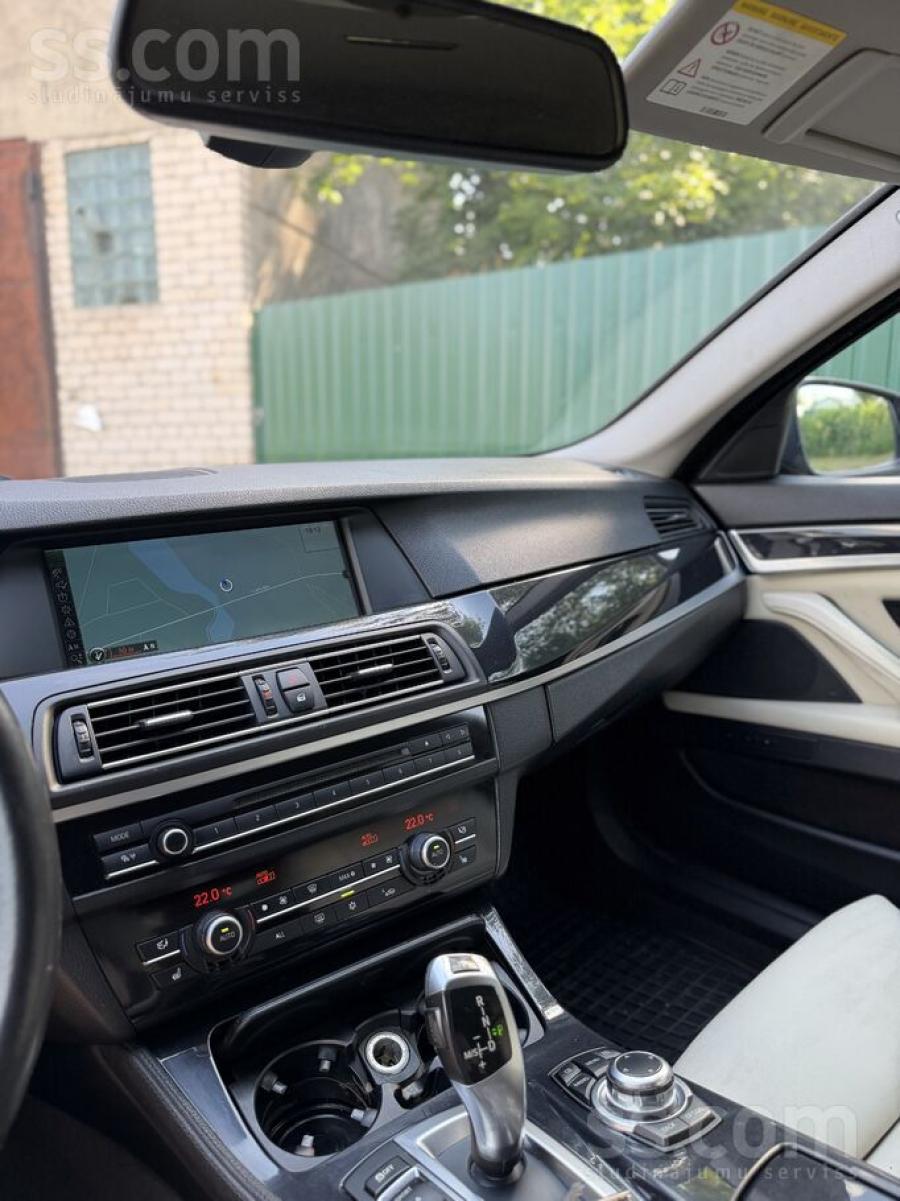 Melns BMW 520 2011 Daugavpils, ar dzinēja tilpumu 2.00 L un nobraukumu 308 tūkst. km par 7800 €, foto 20 vietnē AUTOMOTO.COM.LV