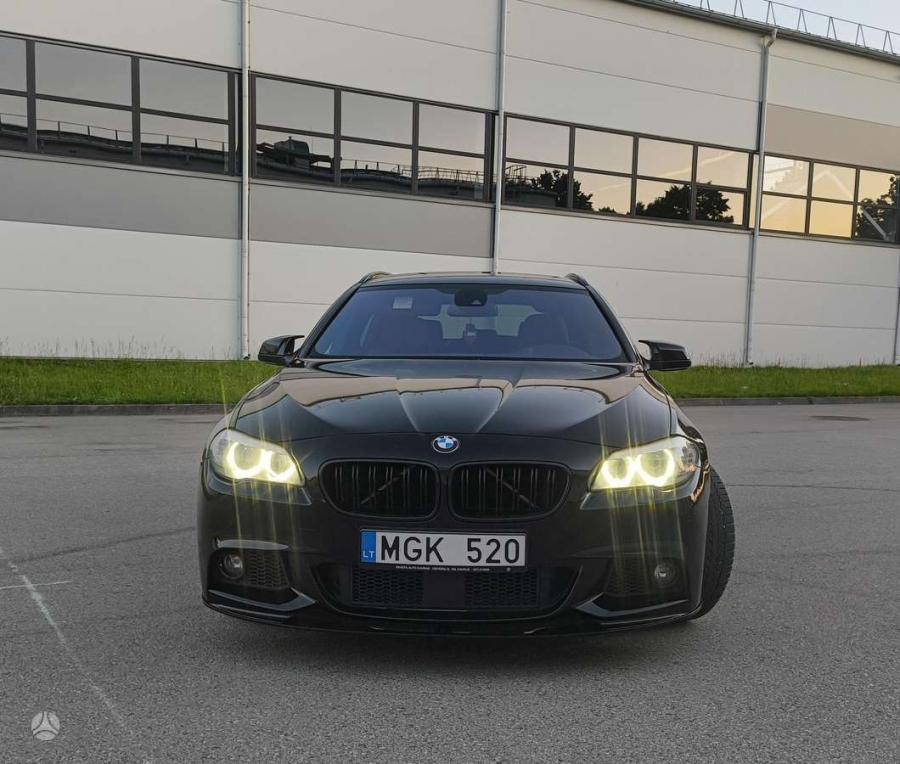 Black BMW 520 2011 in Kaunas, with an engine capacity of 2.00 L and mileage of 326 thousand km for 11000 €, photo 3 on AUTOMOTO.COM.LV