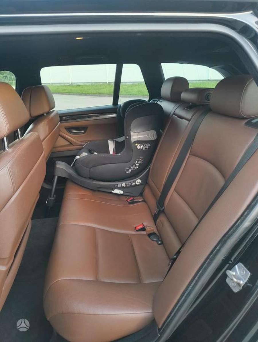 Black BMW 520 2011 in Kaunas, with an engine capacity of 2.00 L and mileage of 326 thousand km for 11000 €, photo 11 on AUTOMOTO.COM.LV
