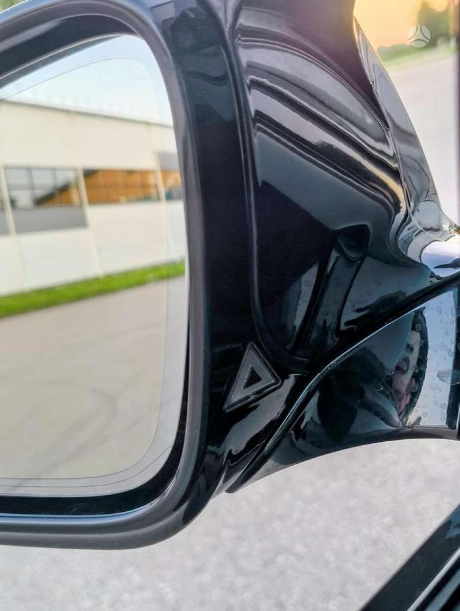 Black BMW 520 2011 in Kaunas, with an engine capacity of 2.00 L and mileage of 326 thousand km for 11000 €, photo 15 on AUTOMOTO.COM.LV