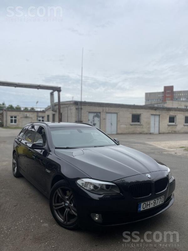 Black BMW 520 2011 in Riga, with an engine capacity of 2.00 L and mileage of 285 thousand km for 6990 €, photo 6 on AUTOMOTO.COM.LV