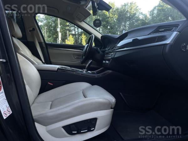 Black BMW 520 2011 in Riga, with an engine capacity of 2.00 L and mileage of 285 thousand km for 6990 €, photo 10 on AUTOMOTO.COM.LV