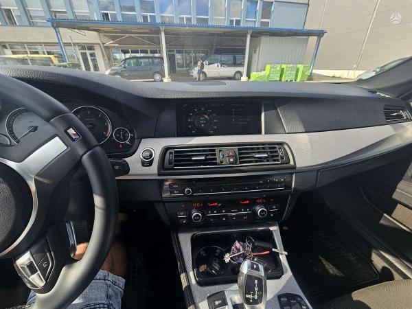 Black BMW 520 2011 in Kaunas, with an engine capacity of 2.00 L and mileage of 299 thousand km for 8350 €, photo 4 on AUTOMOTO.COM.LV