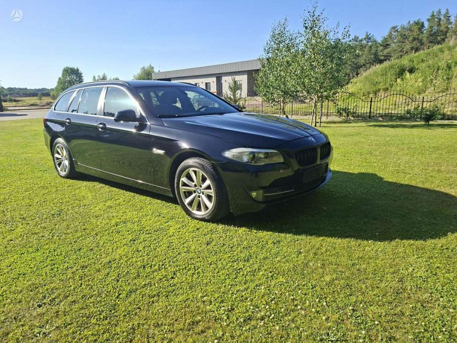 Black BMW 520 2011 in Silute, with an engine capacity of 2.00 L and mileage of 230 thousand km for 6200 €, photo 1 on AUTOMOTO.COM.LV