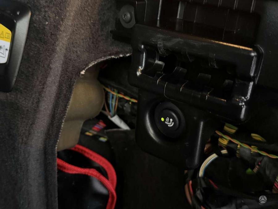 Black BMW 520 2011 in Kretinga, with an engine capacity of 2.00 L and mileage of 358 thousand km for 7700 €, photo 24 on AUTOMOTO.COM.LV
