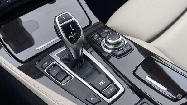 Black BMW 520 2011 in Marijampole, with an engine capacity of 2.00 L and mileage of 327 thousand km for 9900 €, photo 3 on AUTOMOTO.COM.LV