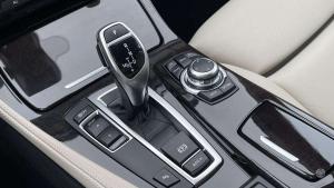 Black BMW 520 2011 in Marijampole, with an engine capacity of 2.00 L and mileage of 327 thousand km for 9900 €, photo 4 on AUTOMOTO.COM.LV