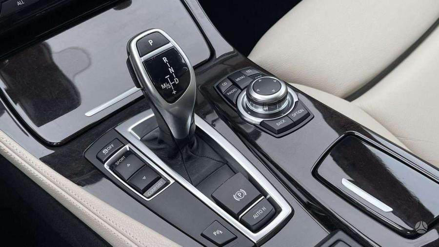 Black BMW 520 2011 in Marijampole, with an engine capacity of 2.00 L and mileage of 327 thousand km for 9900 €, photo 4 on AUTOMOTO.COM.LV