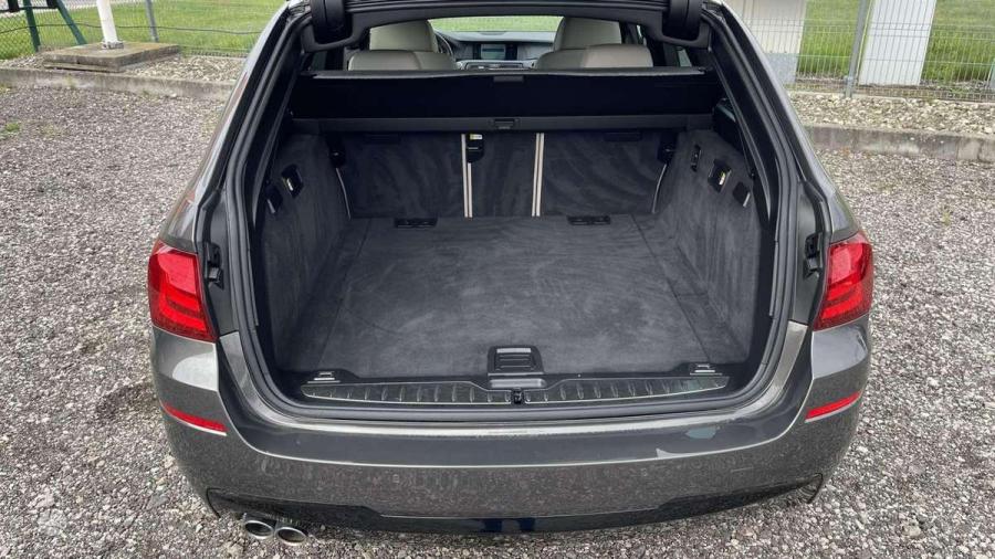 Black BMW 520 2011 in Marijampole, with an engine capacity of 2.00 L and mileage of 327 thousand km for 9900 €, photo 12 on AUTOMOTO.COM.LV