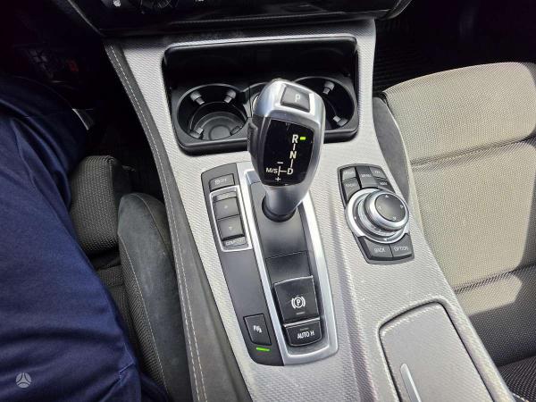Black BMW 520 2011 in Kaunas, with an engine capacity of 2.00 L and mileage of 289 thousand km for 7888 €, photo 3 on AUTOMOTO.COM.LV