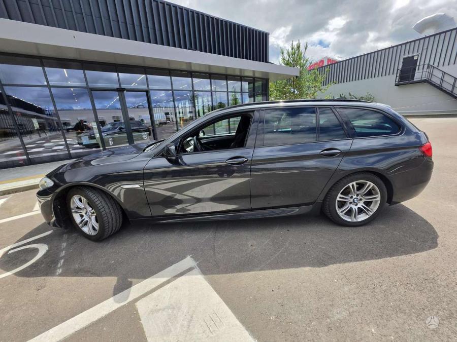 Black BMW 520 2011 in Kaunas, with an engine capacity of 2.00 L and mileage of 289 thousand km for 7888 €, photo 17 on AUTOMOTO.COM.LV