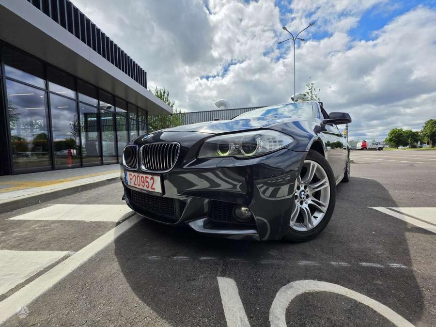 Black BMW 520 2011 in Kaunas, with an engine capacity of 2.00 L and mileage of 289 thousand km for 7888 €, photo 22 on AUTOMOTO.COM.LV