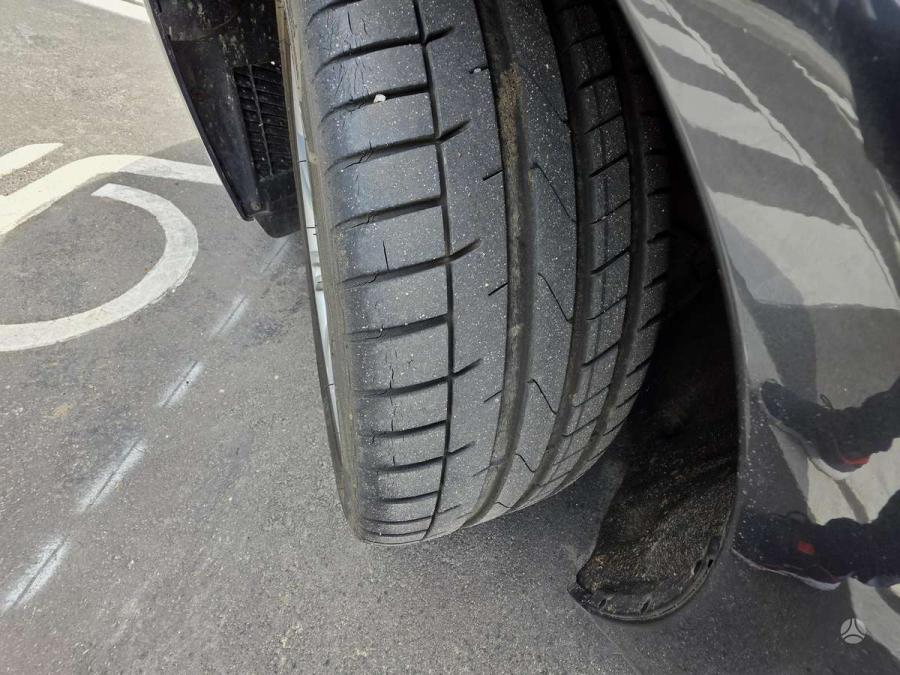 Black BMW 520 2011 in Kaunas, with an engine capacity of 2.00 L and mileage of 289 thousand km for 7888 €, photo 24 on AUTOMOTO.COM.LV