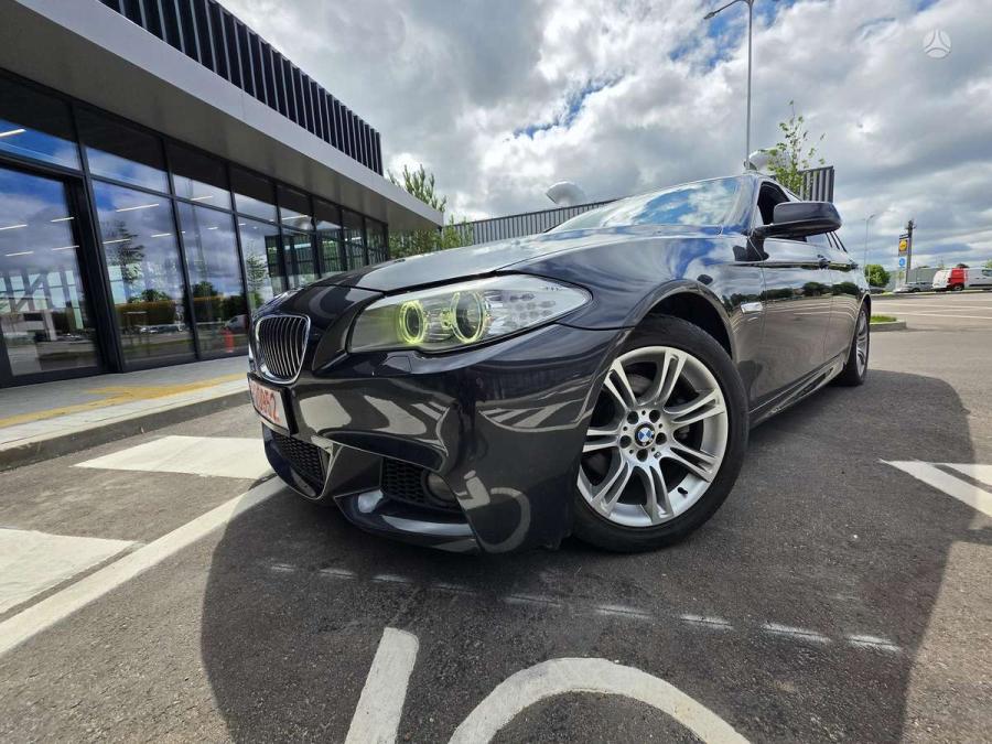 Black BMW 520 2011 in Kaunas, with an engine capacity of 2.00 L and mileage of 289 thousand km for 7888 €, photo 27 on AUTOMOTO.COM.LV