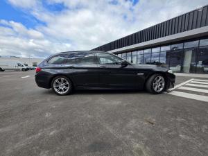 Black BMW 520 2011 in Kaunas, with an engine capacity of 2.00 L and mileage of 289 thousand km for 7888 €, photo 31 on AUTOMOTO.COM.LV