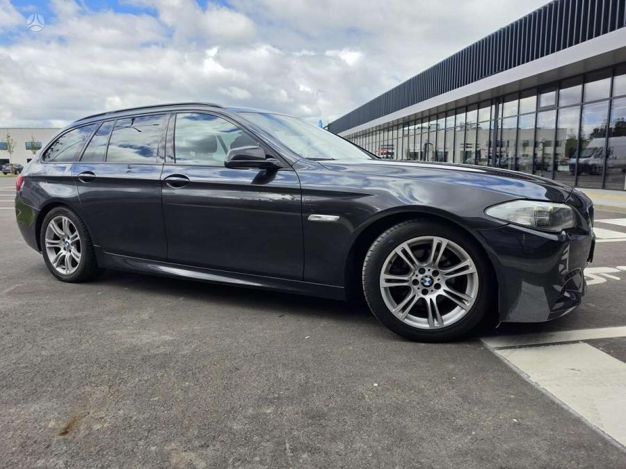 Black BMW 520 2011 in Kaunas, with an engine capacity of 2.00 L and mileage of 289 thousand km for 7888 €, photo 34 on AUTOMOTO.COM.LV