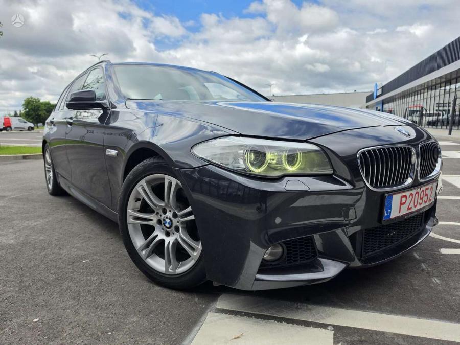 Black BMW 520 2011 in Kaunas, with an engine capacity of 2.00 L and mileage of 289 thousand km for 7888 €, photo 36 on AUTOMOTO.COM.LV
