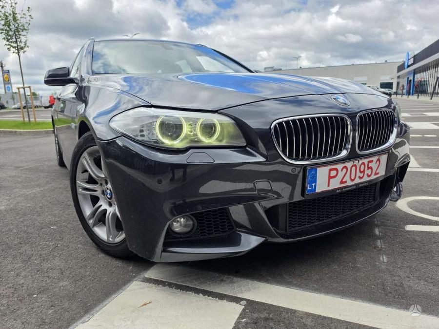 Black BMW 520 2011 in Kaunas, with an engine capacity of 2.00 L and mileage of 289 thousand km for 7888 €, photo 38 on AUTOMOTO.COM.LV