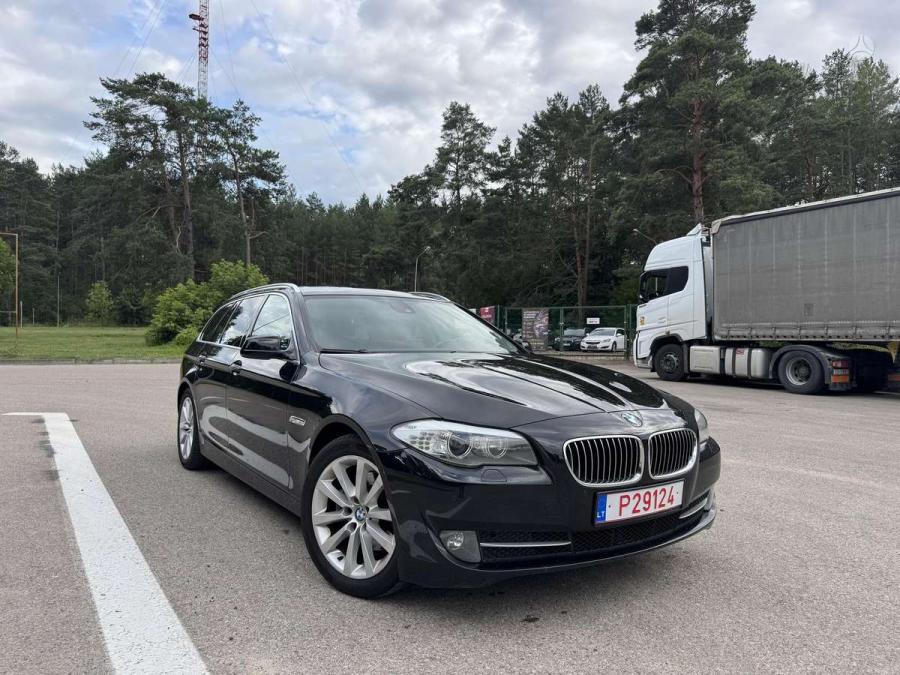 Black BMW 520 2011 in Druskininkai, with an engine capacity of 2.00 L and mileage of 309 thousand km for 6600 €, photo 3 on AUTOMOTO.COM.LV