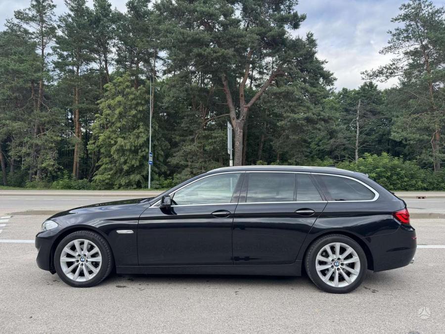 Black BMW 520 2011 in Druskininkai, with an engine capacity of 2.00 L and mileage of 309 thousand km for 6600 €, photo 4 on AUTOMOTO.COM.LV