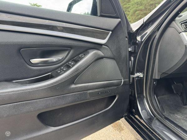 Melns BMW 520 2011 Druskininkai, ar dzinēja tilpumu 2.00 L un nobraukumu 309 tūkst. km par 6600 €, foto 9 vietnē AUTOMOTO.COM.LV