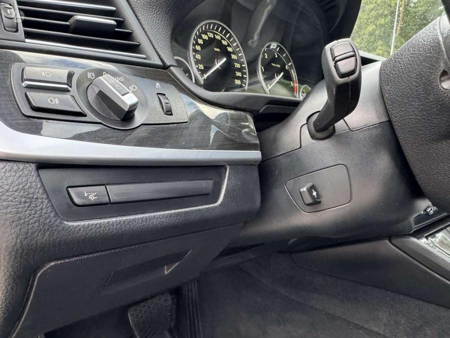 Black BMW 520 2011 in Druskininkai, with an engine capacity of 2.00 L and mileage of 309 thousand km for 6600 €, photo 12 on AUTOMOTO.COM.LV