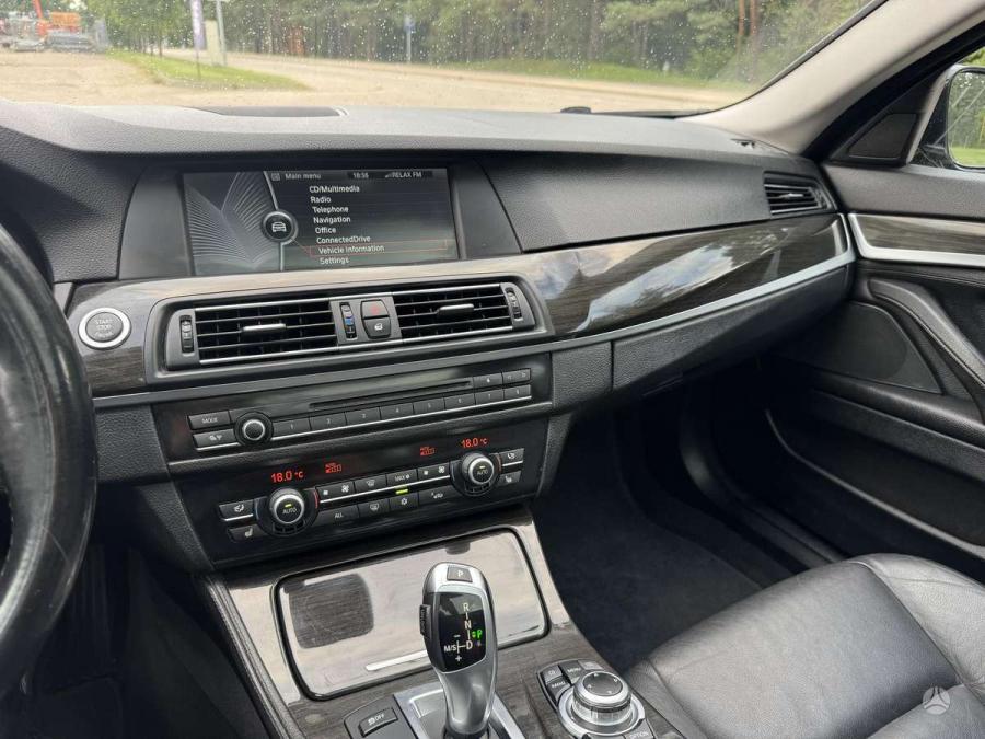 Black BMW 520 2011 in Druskininkai, with an engine capacity of 2.00 L and mileage of 309 thousand km for 6600 €, photo 16 on AUTOMOTO.COM.LV