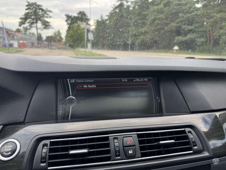 Black BMW 520 2011 in Druskininkai, with an engine capacity of 2.00 L and mileage of 309 thousand km for 6600 €, photo 17 on AUTOMOTO.COM.LV