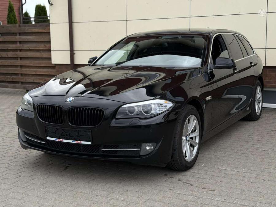 Black BMW 520 2011 in Kretinga, with an engine capacity of 2.00 L and mileage of 352 thousand km for 7800 €, photo 4 on AUTOMOTO.COM.LV
