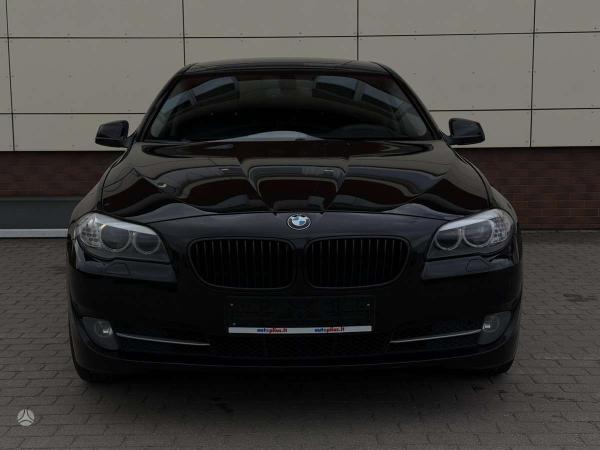 Melns BMW 520 2011 Kretinga, ar dzinēja tilpumu 2.00 L un nobraukumu 352 tūkst. km par 7800 €, foto 4 vietnē AUTOMOTO.COM.LV