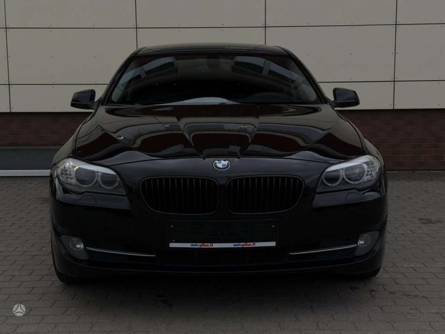 Black BMW 520 2011 in Kretinga, with an engine capacity of 2.00 L and mileage of 352 thousand km for 7800 €, photo 5 on AUTOMOTO.COM.LV